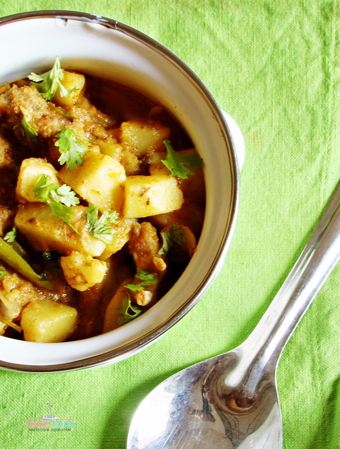 Aloo Gosht Korma | Hyderabadi Aloo Gosht Korma Recipe - Yummy Food